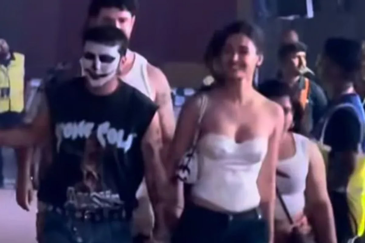 Disha Patani & Talwiinder spark dating rumours after walking hand-in-hand